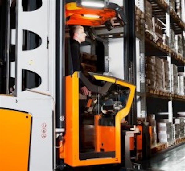 Combitruck herkent de weg in het magazijn