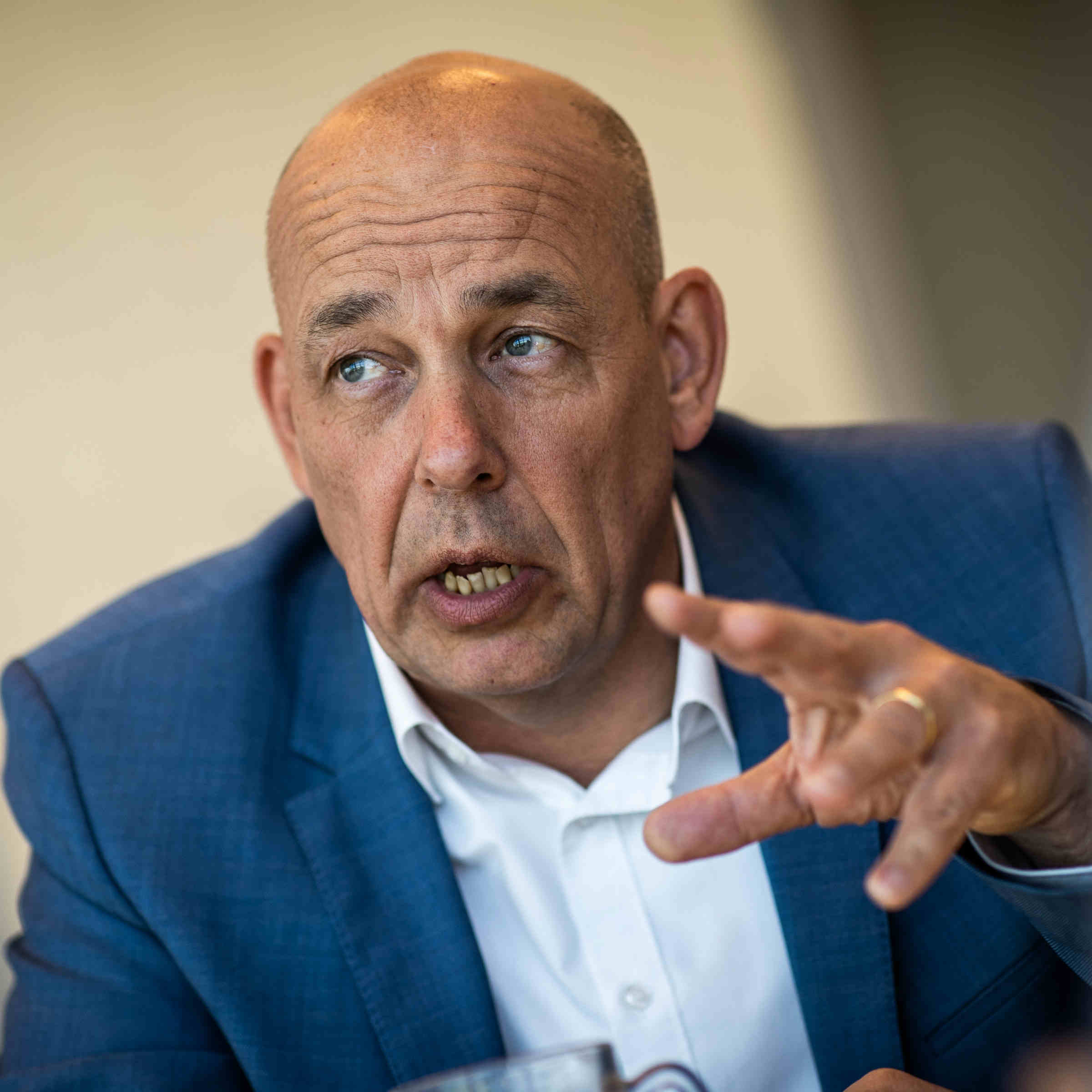 Peter Appel stuurt volledig op wegtransport