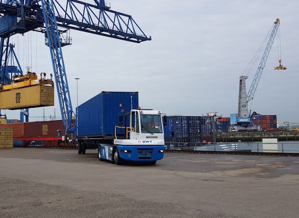 United Waalhaven Terminals testen eerste waterstof terminal trekker