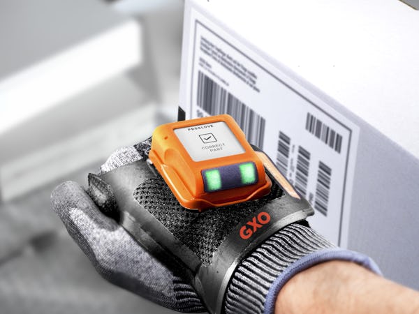 Logistieke reus GXO verwacht veel van handschoen-scanners