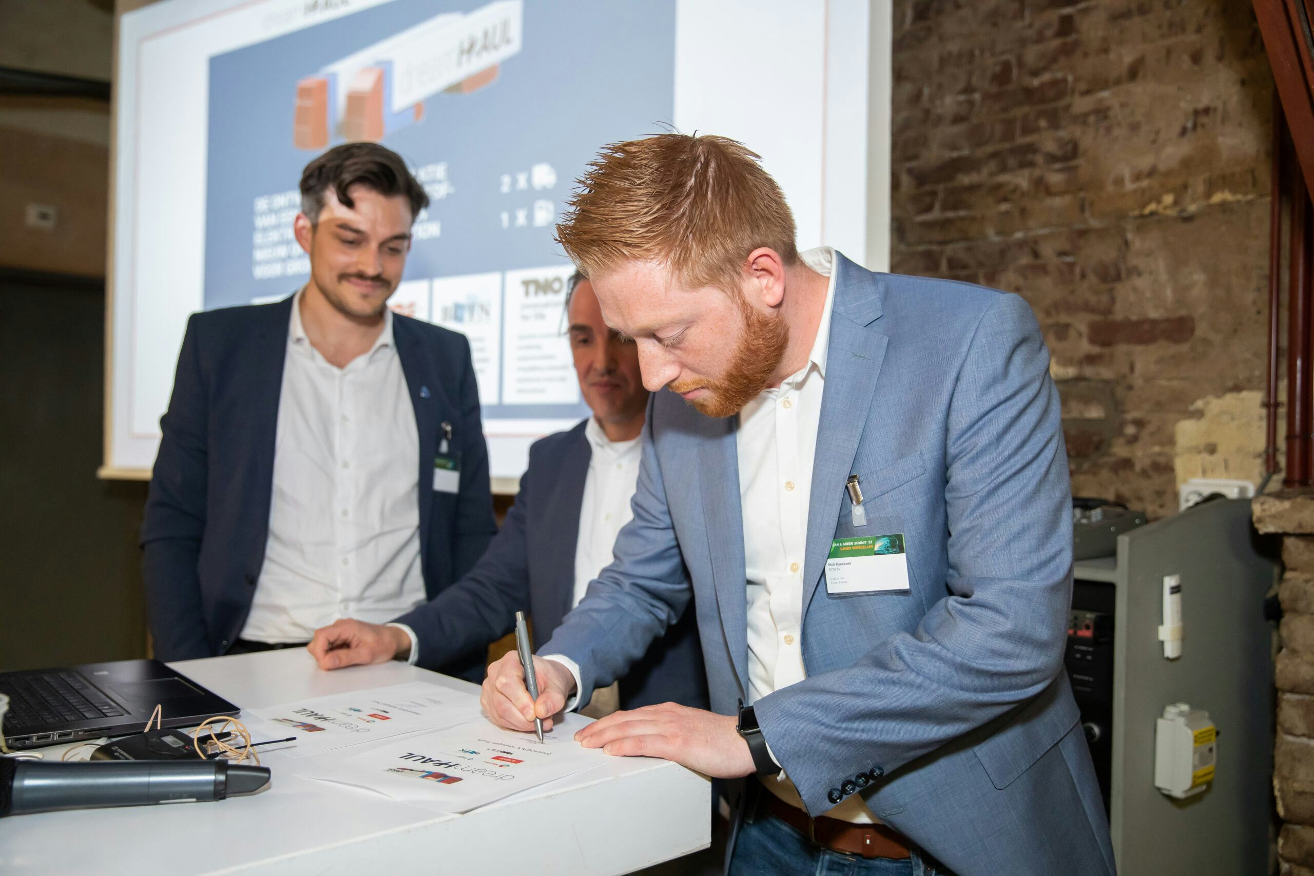 Vos Transport en BCTN bestellen samen waterstoftrucks