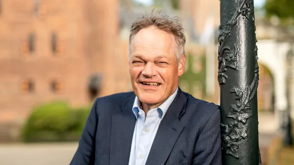 'Wacht nog even met pek en veren, verandering is nodig'