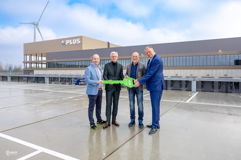 Plus sluit onverwacht nieuw vers-dc en ontslaat medewerkers