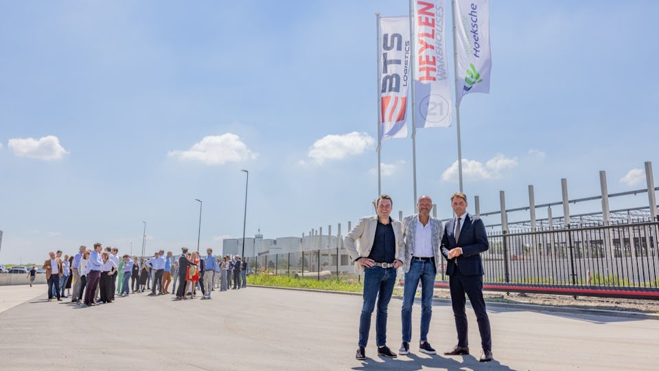 Nieuw warehouse vol zonnepanelen voor BTS Logistics in Puttershoek