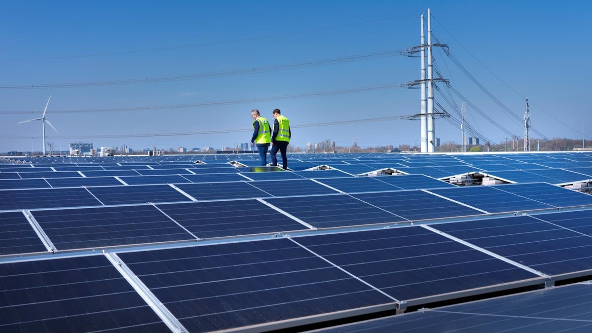 Groot zonnedak voorziet dc Dynalogic Bleiswijk van stroom