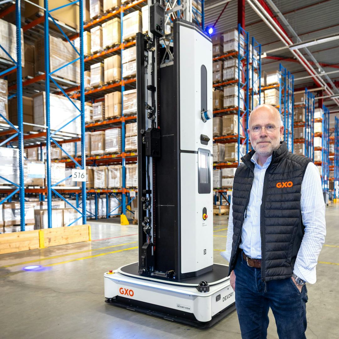 Voorraadtellende robot kijkt bij GXO over de schouder mee