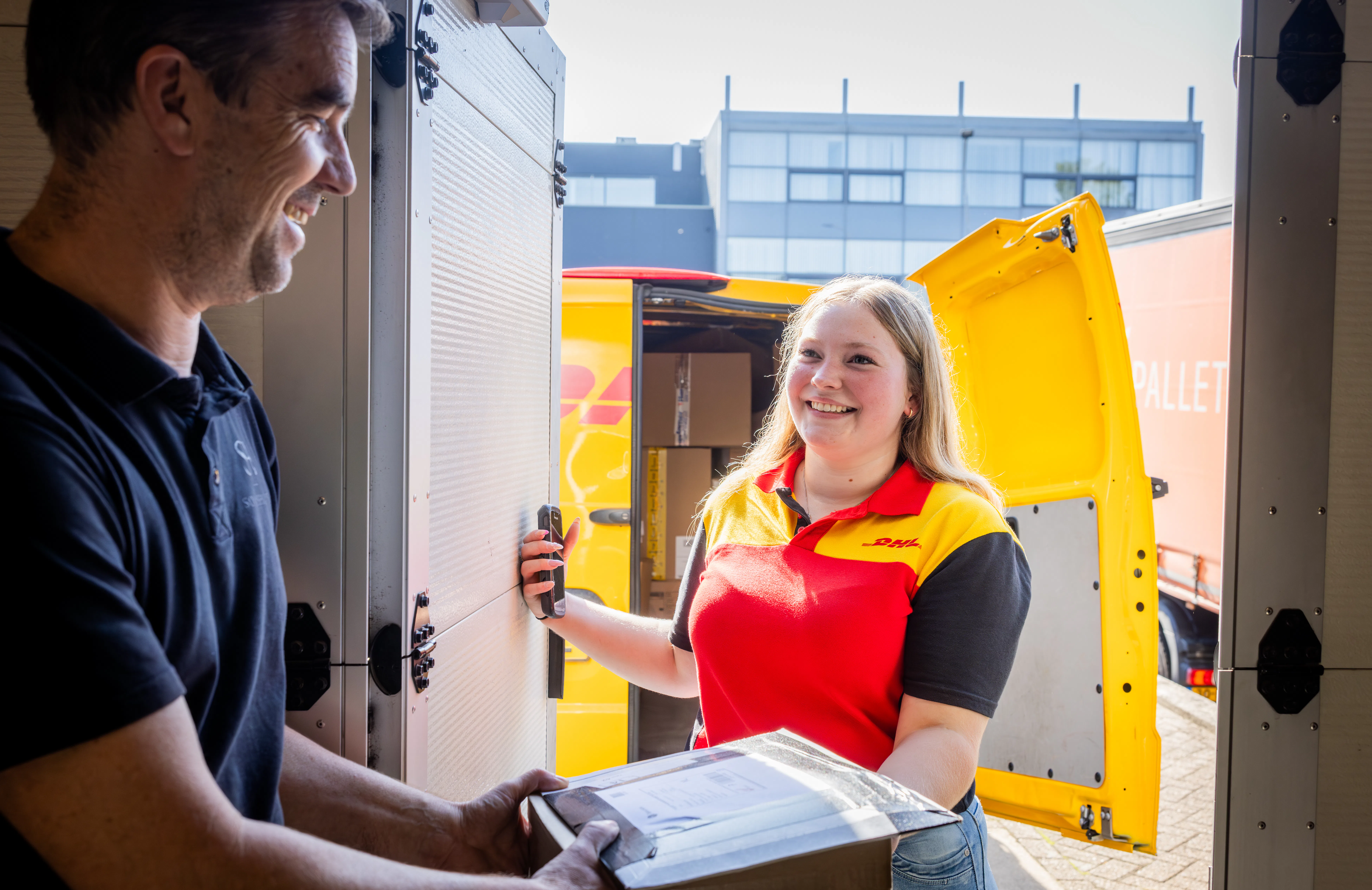 DHL en DPD vechten om talent in krappe markt: 'Imago logistieke sector ...